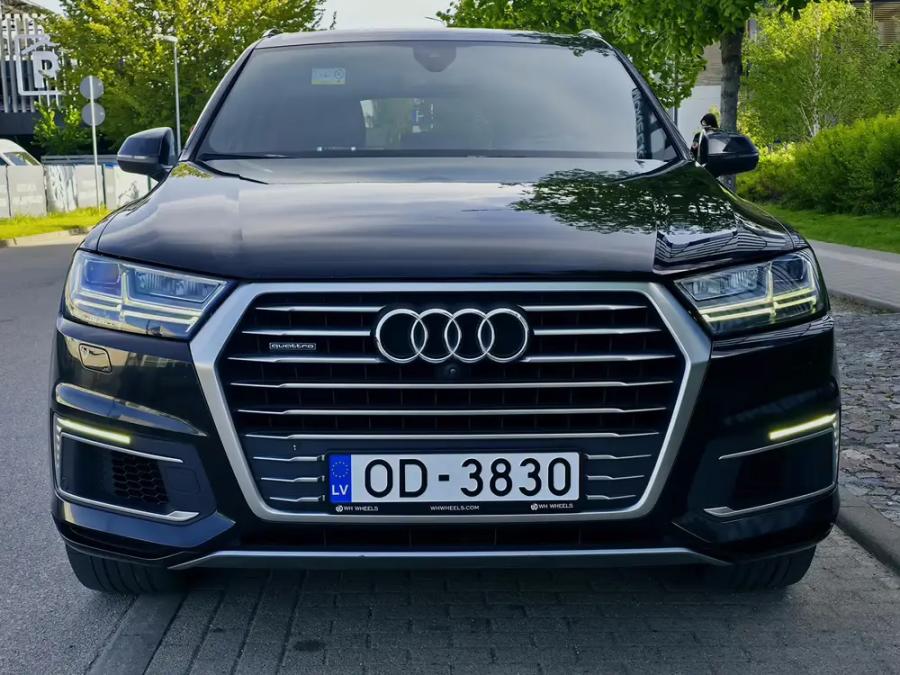 Black Audi Q7 2017 in Riga, with an engine capacity of 3.00 L and mileage of 297 thousand km for 22790 €, photo 3 on AUTOMOTO.COM.LV