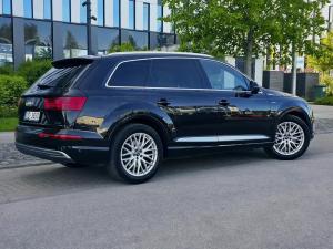 Black Audi Q7 2017 in Riga, with an engine capacity of 3.00 L and mileage of 297 thousand km for 22790 €, photo 5 on AUTOMOTO.COM.LV