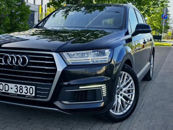 Black Audi Q7 2017 in Riga, with an engine capacity of 3.00 L and mileage of 297 thousand km for 22790 €, photo 8 on AUTOMOTO.COM.LV
