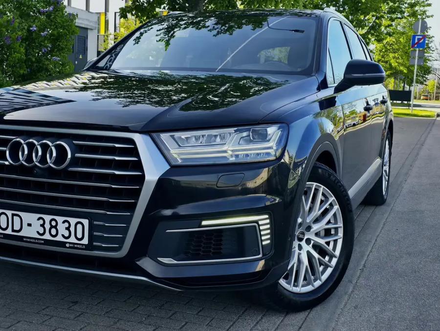 Black Audi Q7 2017 in Riga, with an engine capacity of 3.00 L and mileage of 297 thousand km for 22790 €, photo 9 on AUTOMOTO.COM.LV