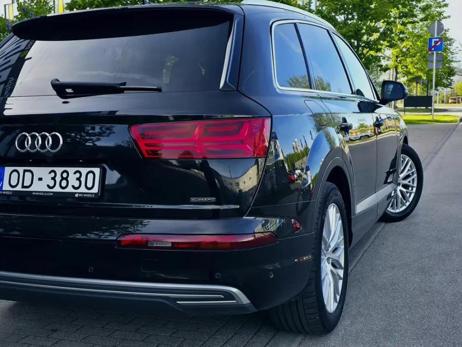 Black Audi Q7 2017 in Riga, with an engine capacity of 3.00 L and mileage of 297 thousand km for 22790 €, photo 10 on AUTOMOTO.COM.LV