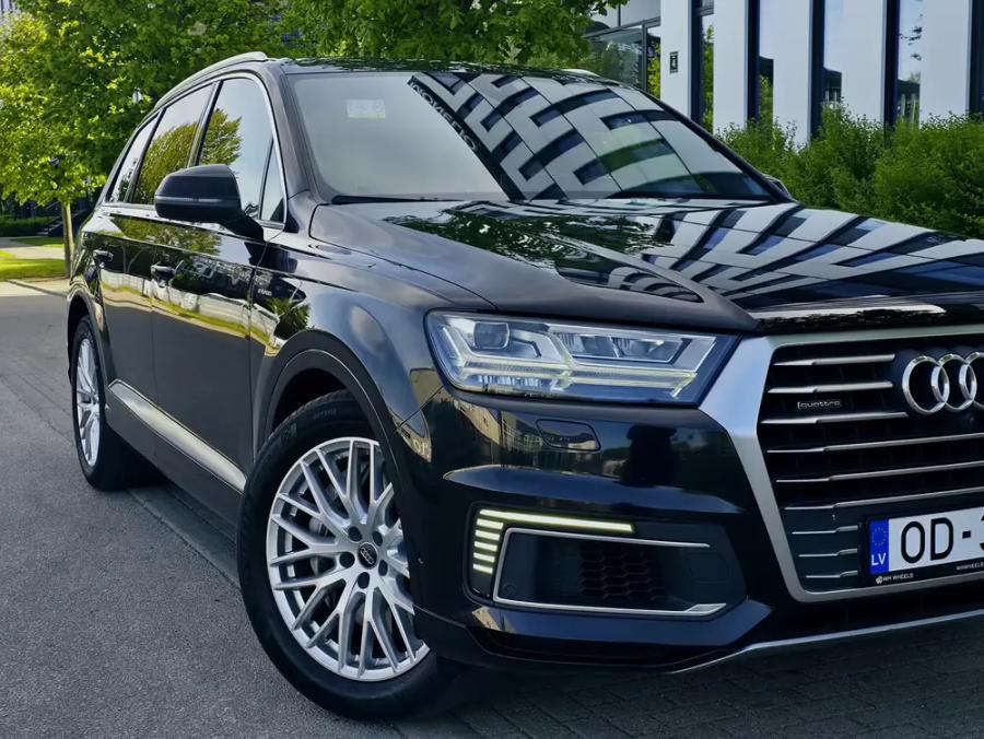 Black Audi Q7 2017 in Riga, with an engine capacity of 3.00 L and mileage of 297 thousand km for 22790 €, photo 11 on AUTOMOTO.COM.LV