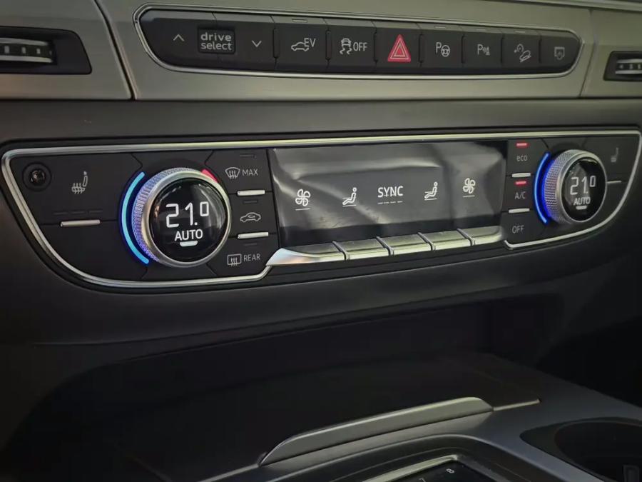 Black Audi Q7 2017 in Riga, with an engine capacity of 3.00 L and mileage of 297 thousand km for 22790 €, photo 20 on AUTOMOTO.COM.LV
