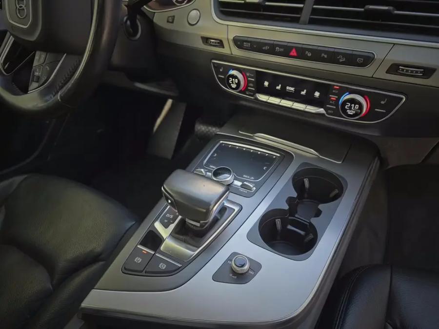 Black Audi Q7 2017 in Riga, with an engine capacity of 3.00 L and mileage of 297 thousand km for 22790 €, photo 28 on AUTOMOTO.COM.LV