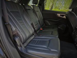 Black Audi Q7 2017 in Riga, with an engine capacity of 3.00 L and mileage of 297 thousand km for 22790 €, photo 32 on AUTOMOTO.COM.LV