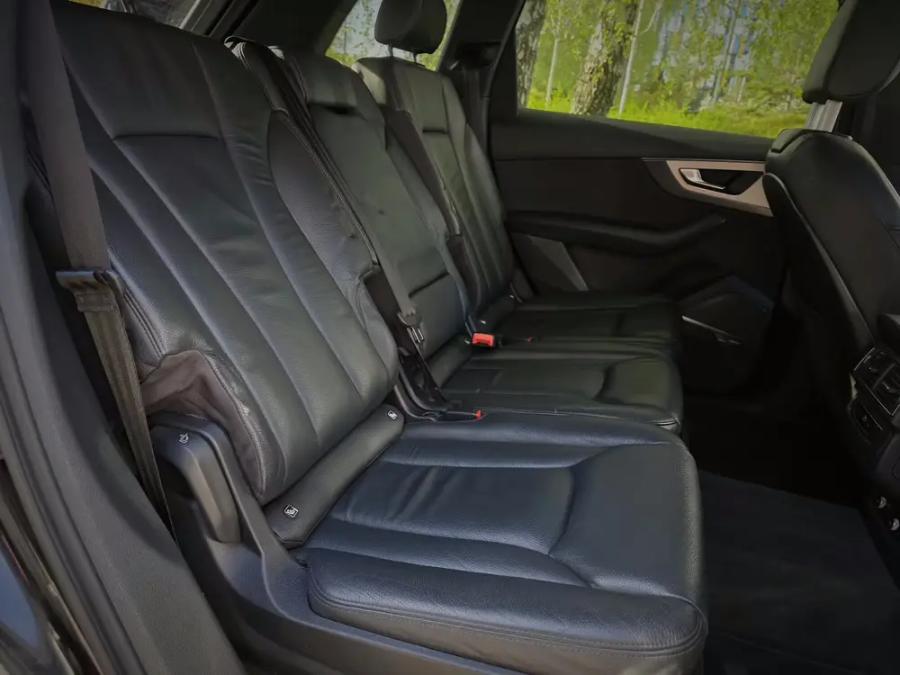 Black Audi Q7 2017 in Riga, with an engine capacity of 3.00 L and mileage of 297 thousand km for 22790 €, photo 32 on AUTOMOTO.COM.LV