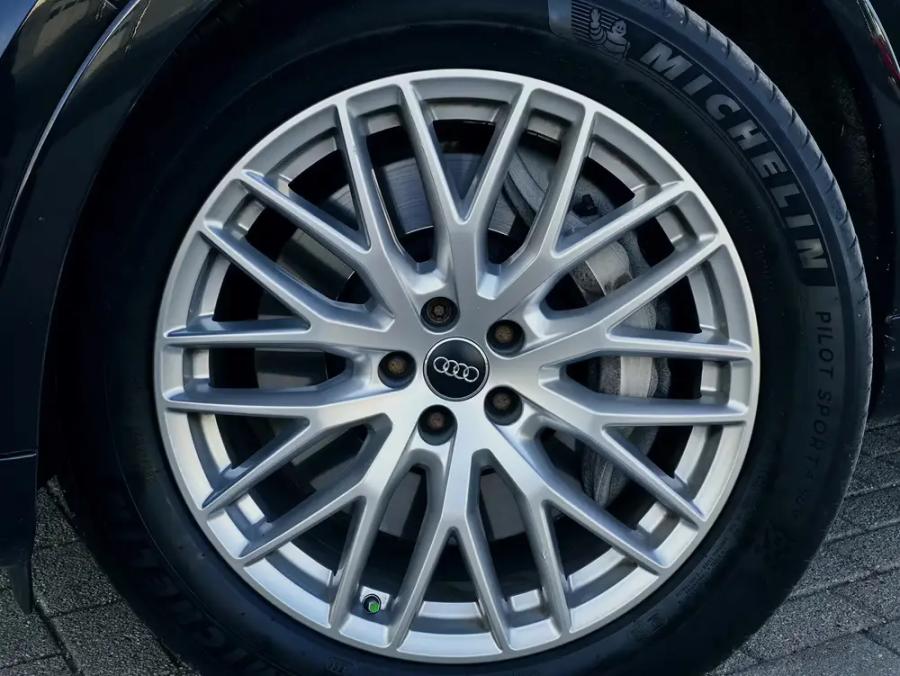 Black Audi Q7 2017 in Riga, with an engine capacity of 3.00 L and mileage of 297 thousand km for 22790 €, photo 34 on AUTOMOTO.COM.LV