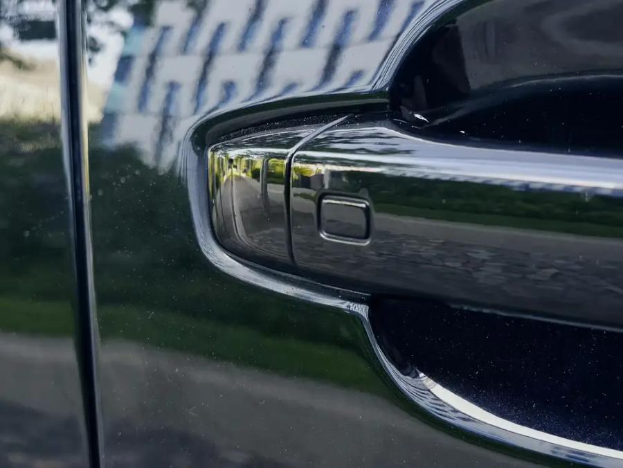 Black Audi Q7 2017 in Riga, with an engine capacity of 3.00 L and mileage of 297 thousand km for 22790 €, photo 35 on AUTOMOTO.COM.LV