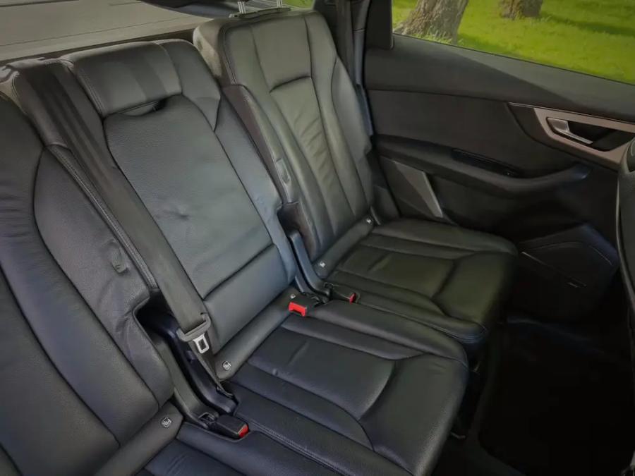 Black Audi Q7 2017 in Riga, with an engine capacity of 3.00 L and mileage of 297 thousand km for 22790 €, photo 41 on AUTOMOTO.COM.LV