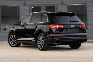 Black Audi Q7 2017 in Jelgava, with an engine capacity of 3.00 L and mileage of 240 thousand km for 24850 €, photo 3 on AUTOMOTO.COM.LV