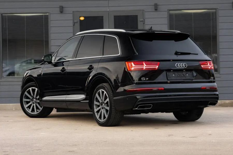 Black Audi Q7 2017 in Jelgava, with an engine capacity of 3.00 L and mileage of 240 thousand km for 24850 €, photo 3 on AUTOMOTO.COM.LV