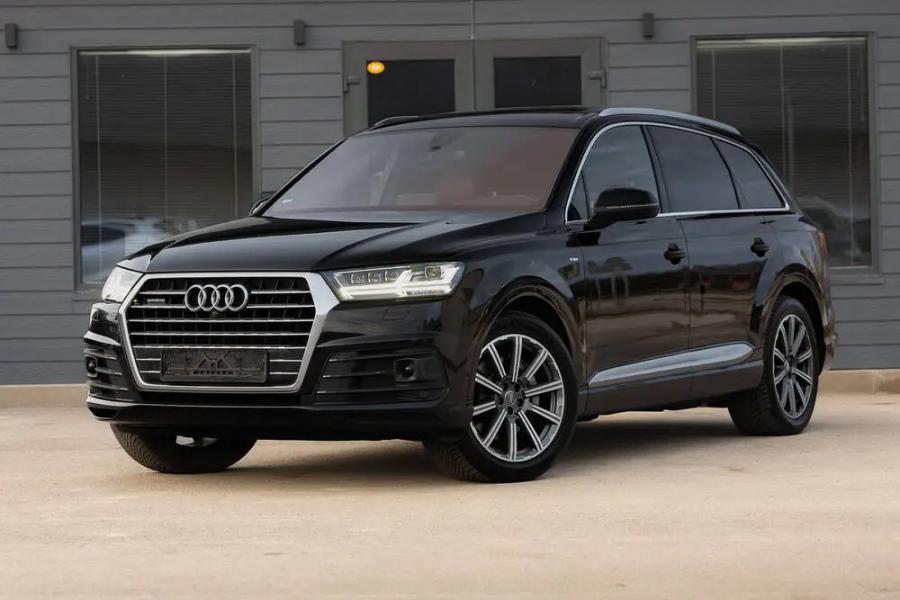 Black Audi Q7 2017 in Jelgava, with an engine capacity of 3.00 L and mileage of 240 thousand km for 24850 €, photo 4 on AUTOMOTO.COM.LV