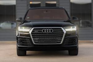 Black Audi Q7 2017 in Jelgava, with an engine capacity of 3.00 L and mileage of 240 thousand km for 24850 €, photo 6 on AUTOMOTO.COM.LV