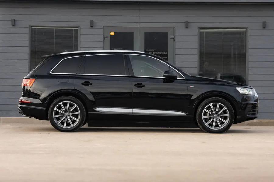 Black Audi Q7 2017 in Jelgava, with an engine capacity of 3.00 L and mileage of 240 thousand km for 24850 €, photo 7 on AUTOMOTO.COM.LV