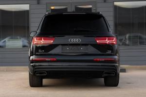 Black Audi Q7 2017 in Jelgava, with an engine capacity of 3.00 L and mileage of 240 thousand km for 24850 €, photo 8 on AUTOMOTO.COM.LV