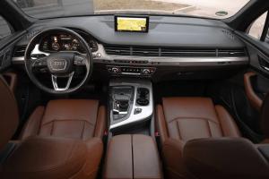 Black Audi Q7 2017 in Jelgava, with an engine capacity of 3.00 L and mileage of 240 thousand km for 24850 €, photo 9 on AUTOMOTO.COM.LV