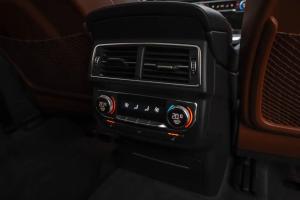 Black Audi Q7 2017 in Jelgava, with an engine capacity of 3.00 L and mileage of 240 thousand km for 24850 €, photo 14 on AUTOMOTO.COM.LV