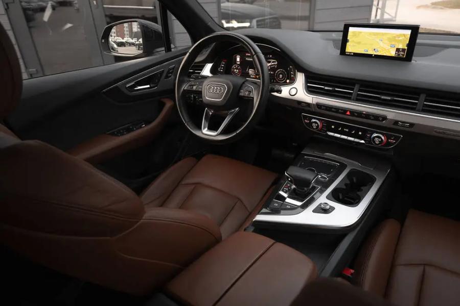 Black Audi Q7 2017 in Jelgava, with an engine capacity of 3.00 L and mileage of 240 thousand km for 24850 €, photo 16 on AUTOMOTO.COM.LV