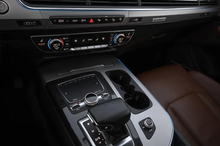 Black Audi Q7 2017 in Jelgava, with an engine capacity of 3.00 L and mileage of 240 thousand km for 24850 €, photo 18 on AUTOMOTO.COM.LV