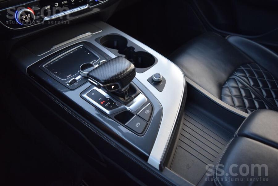 Black Audi Q7 2017 in Riga, with an engine capacity of 3.00 L and mileage of 158 thousand km for 29900 €, photo 6 on AUTOMOTO.COM.LV