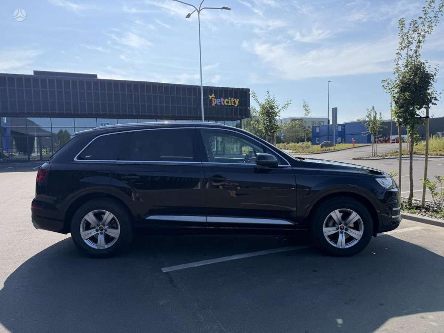 Black Audi Q7 2017 in Vilnius, with an engine capacity of 3.00 L and mileage of 178 thousand km for 22900 €, photo 5 on AUTOMOTO.COM.LV