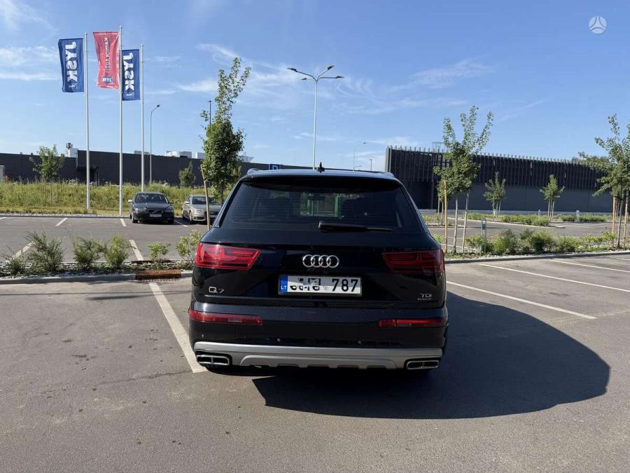 Black Audi Q7 2017 in Vilnius, with an engine capacity of 3.00 L and mileage of 178 thousand km for 22900 €, photo 7 on AUTOMOTO.COM.LV