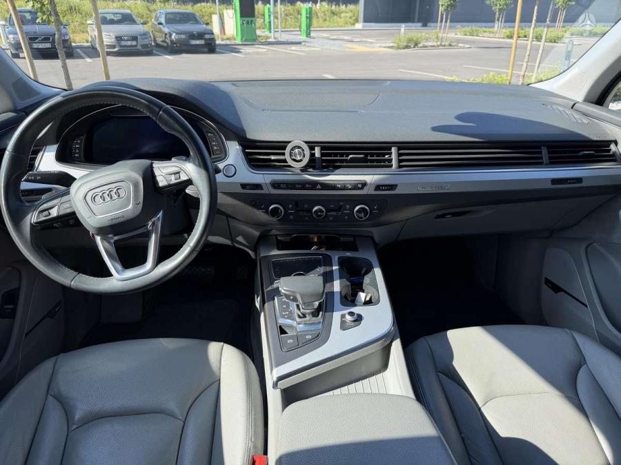 Black Audi Q7 2017 in Vilnius, with an engine capacity of 3.00 L and mileage of 178 thousand km for 22900 €, photo 11 on AUTOMOTO.COM.LV