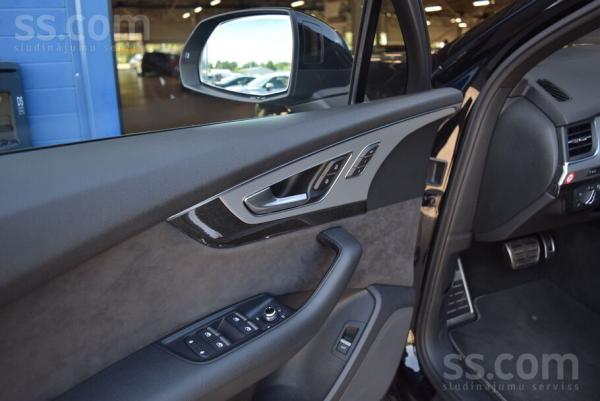 Black Audi Q7 2017 in Riga, with an engine capacity of 3.00 L and mileage of 258 thousand km for 22900 €, photo 3 on AUTOMOTO.COM.LV