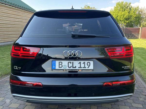 Black Audi Q7 2017 in Vilnius, with an engine capacity of 2.97 L and mileage of 247 thousand km for 25250 €, photo 6 on AUTOMOTO.COM.LV
