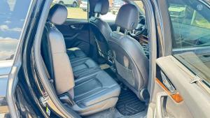 Black Audi Q7 2017 in Ukmerge, with an engine capacity of 3.00 L and mileage of 278 thousand km for 12999 €, photo 19 on AUTOMOTO.COM.LV