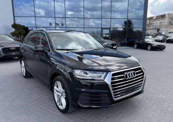 Black Audi Q7 2017 in Telschi, with an engine capacity of 3.00 L and mileage of 275 thousand km for 20790 €, photo 1 on AUTOMOTO.COM.LV
