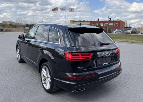 Black Audi Q7 2017 in Telschi, with an engine capacity of 3.00 L and mileage of 275 thousand km for 20790 €, photo 7 on AUTOMOTO.COM.LV