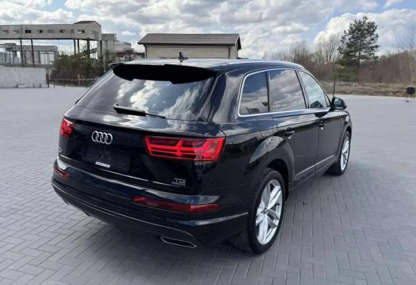 Black Audi Q7 2017 in Telschi, with an engine capacity of 3.00 L and mileage of 275 thousand km for 20790 €, photo 10 on AUTOMOTO.COM.LV