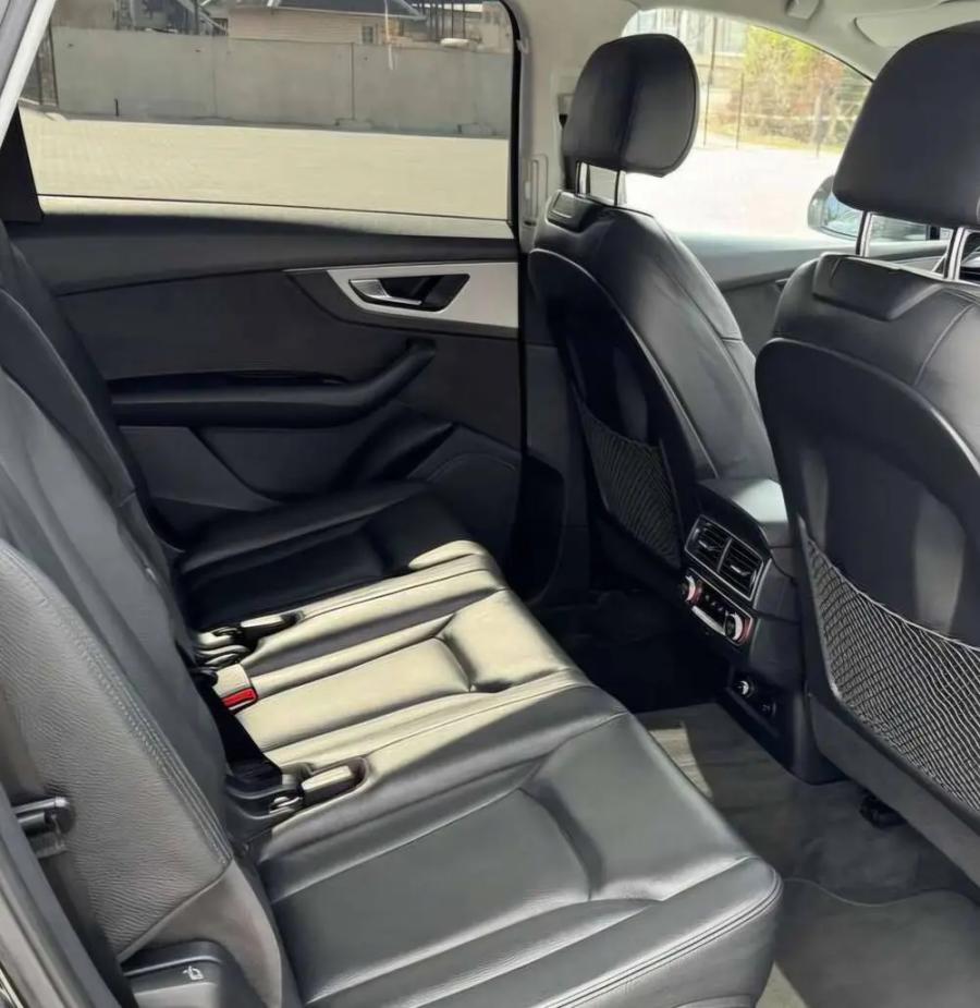 Melns Audi Q7 2017 Telšiai, ar dzinēja tilpumu 3.00 L un nobraukumu 275 tūkst. km par 20790 €, foto 18 vietnē AUTOMOTO.COM.LV