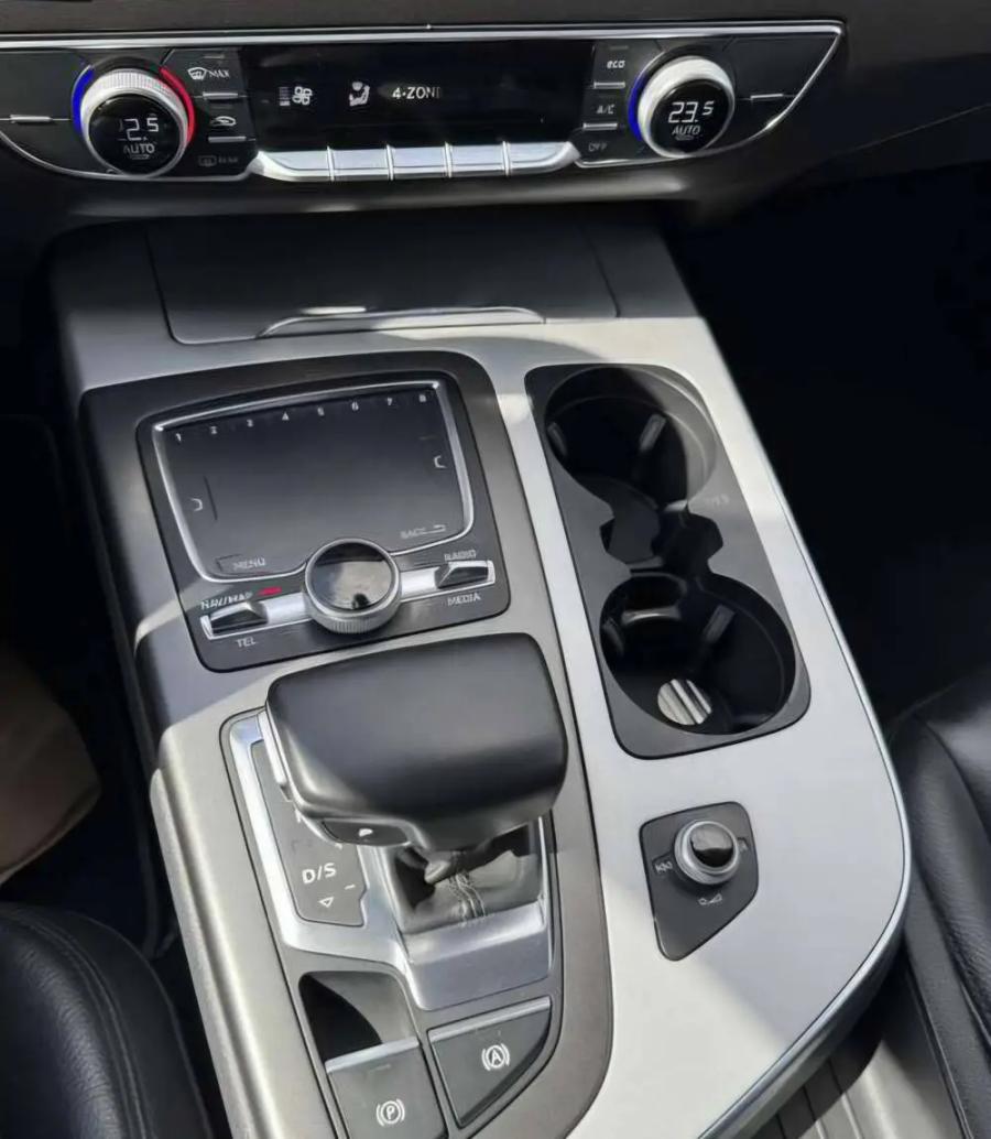 Melns Audi Q7 2017 Telšiai, ar dzinēja tilpumu 3.00 L un nobraukumu 275 tūkst. km par 20790 €, foto 20 vietnē AUTOMOTO.COM.LV