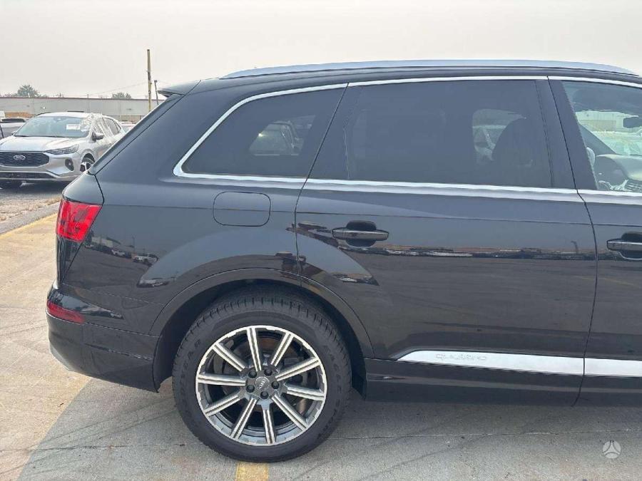 Black Audi Q7 2017 in Vilnius, with an engine capacity of 3.00 L and mileage of 160 thousand km for 10800 €, photo 8 on AUTOMOTO.COM.LV