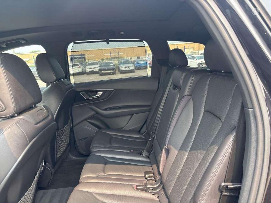 Black Audi Q7 2017 in Vilnius, with an engine capacity of 3.00 L and mileage of 160 thousand km for 10800 €, photo 12 on AUTOMOTO.COM.LV