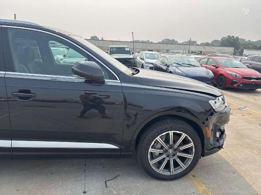 Black Audi Q7 2017 in Vilnius, with an engine capacity of 3.00 L and mileage of 160 thousand km for 10800 €, photo 14 on AUTOMOTO.COM.LV