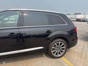 Black Audi Q7 2017 in Vilnius, with an engine capacity of 3.00 L and mileage of 160 thousand km for 10800 €, photo 16 on AUTOMOTO.COM.LV