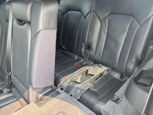 Black Audi Q7 2017 in Vilnius, with an engine capacity of 3.00 L and mileage of 160 thousand km for 10800 €, photo 17 on AUTOMOTO.COM.LV