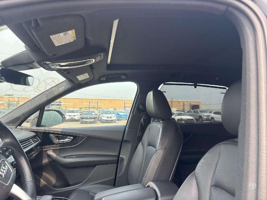 Black Audi Q7 2017 in Vilnius, with an engine capacity of 3.00 L and mileage of 160 thousand km for 10800 €, photo 18 on AUTOMOTO.COM.LV