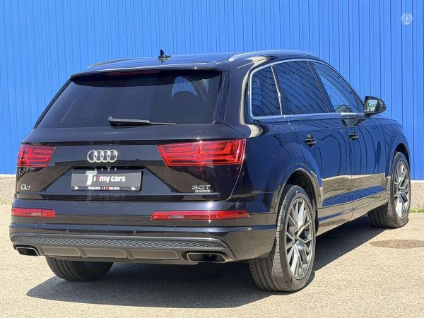 Black Audi Q7 2017 in Kaunas, with an engine capacity of 3.00 L and mileage of 240 thousand km for 19990 €, photo 2 on AUTOMOTO.COM.LV