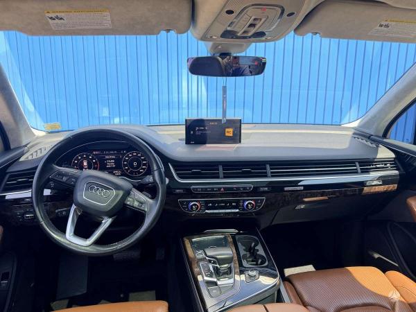 Black Audi Q7 2017 in Kaunas, with an engine capacity of 3.00 L and mileage of 240 thousand km for 19990 €, photo 9 on AUTOMOTO.COM.LV