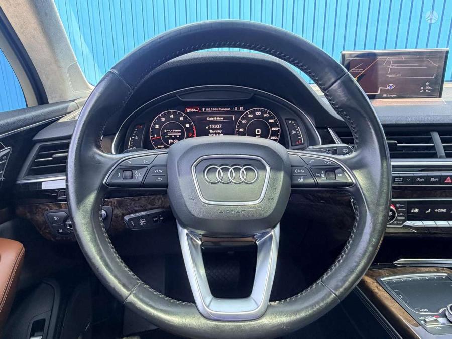 Black Audi Q7 2017 in Kaunas, with an engine capacity of 3.00 L and mileage of 240 thousand km for 19990 €, photo 11 on AUTOMOTO.COM.LV