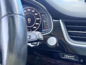 Black Audi Q7 2017 in Kaunas, with an engine capacity of 3.00 L and mileage of 240 thousand km for 19990 €, photo 16 on AUTOMOTO.COM.LV