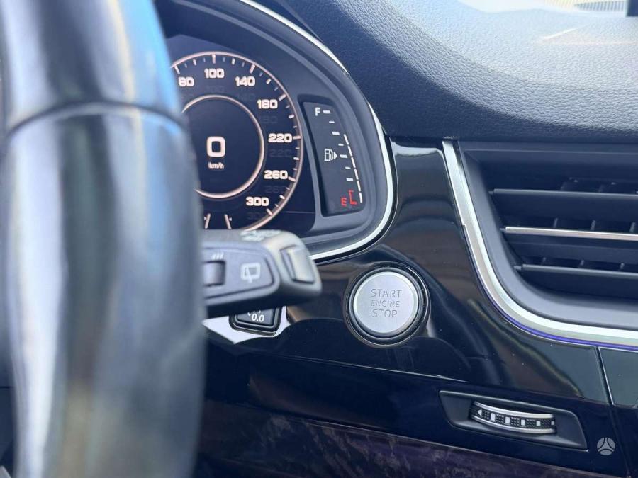 Black Audi Q7 2017 in Kaunas, with an engine capacity of 3.00 L and mileage of 240 thousand km for 19990 €, photo 16 on AUTOMOTO.COM.LV