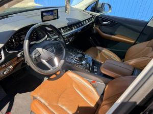 Black Audi Q7 2017 in Kaunas, with an engine capacity of 3.00 L and mileage of 240 thousand km for 19990 €, photo 17 on AUTOMOTO.COM.LV