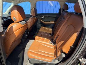 Black Audi Q7 2017 in Kaunas, with an engine capacity of 3.00 L and mileage of 240 thousand km for 19990 €, photo 19 on AUTOMOTO.COM.LV
