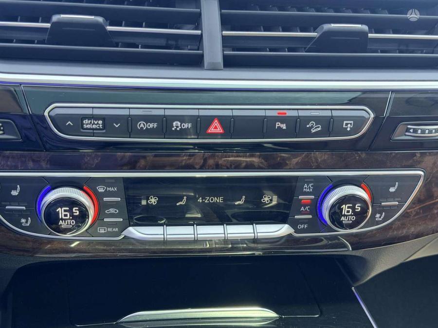 Black Audi Q7 2017 in Kaunas, with an engine capacity of 3.00 L and mileage of 240 thousand km for 19990 €, photo 30 on AUTOMOTO.COM.LV