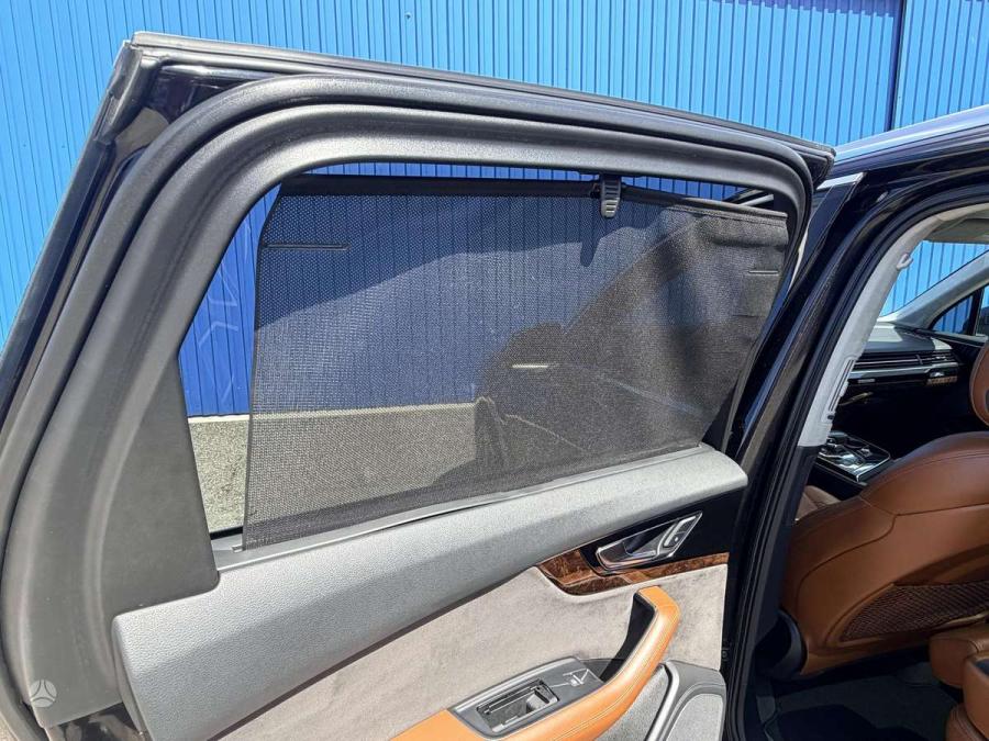 Black Audi Q7 2017 in Kaunas, with an engine capacity of 3.00 L and mileage of 240 thousand km for 19990 €, photo 38 on AUTOMOTO.COM.LV